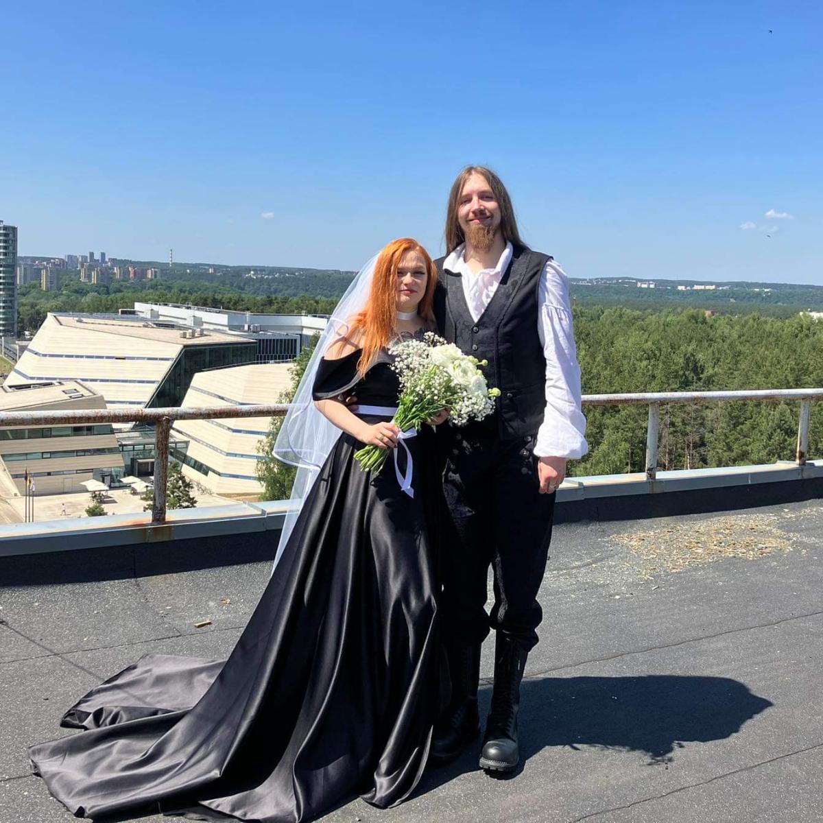 Young scientists get married on the roof of the Faculty of Physics at ...