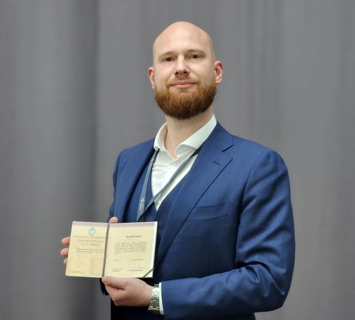 K. Stašys, who developes a new generation of light sources, becomes a PhD